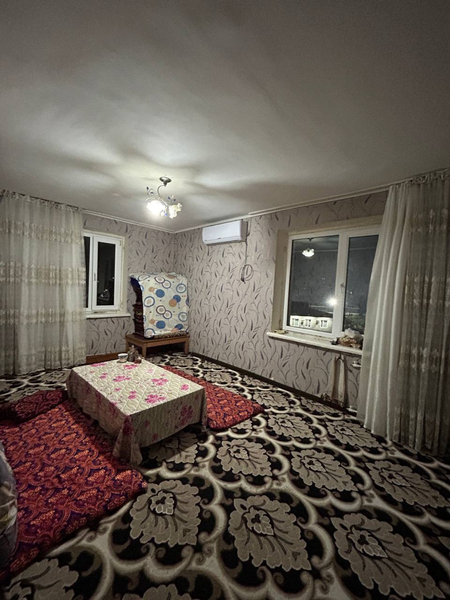 Navoiy senter 2 xona dom sotiladi