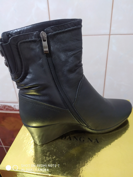 Продаются полусапожки женские