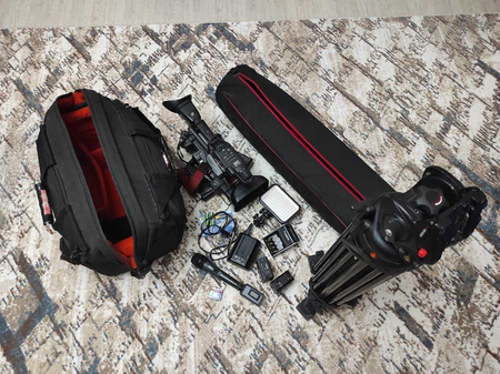 Видеокамера Canon, штатив Manfrotto, беспроводной микрофон Sennheiser