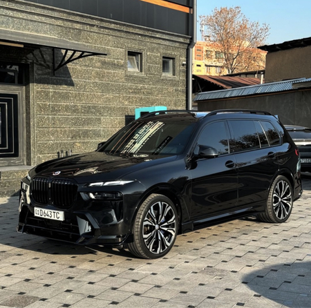 Sotiladi Bmw X7 50i restaling