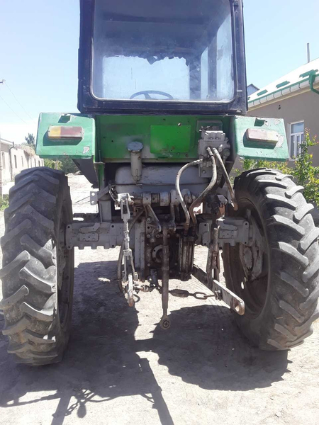 Traktor sotiladi