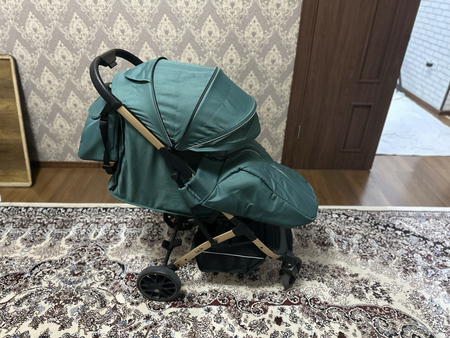 Коляска сотилади
