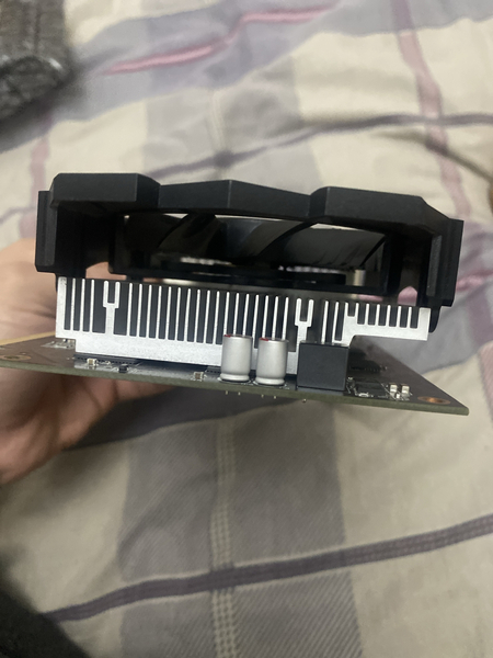 Rx 550 AMD 4gb yangi !