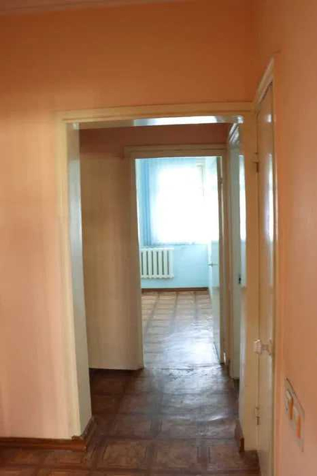 Продается трехкомнатная квартира на Бобура