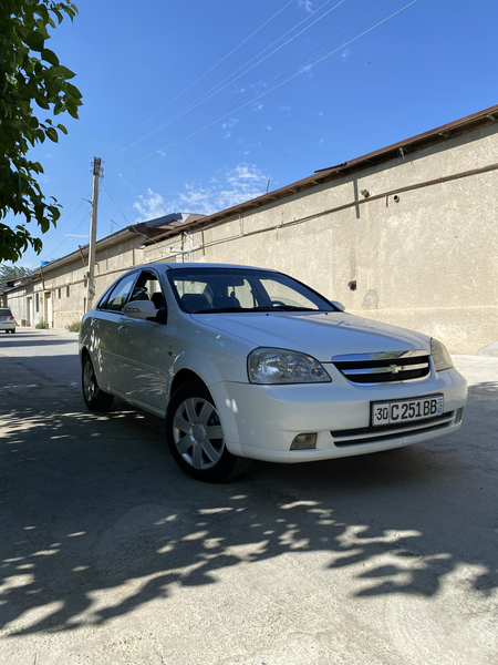 lasetti 2006 kareski 1.8 sotiladi