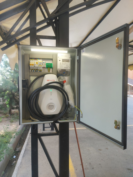 Установка зарядка для электромобиля. Elektromobil zaryadkasi o'rnatish