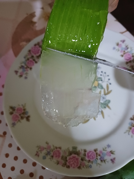 Алой вера сотилади.