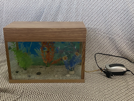 TAYYOR akvarium sotiladi.