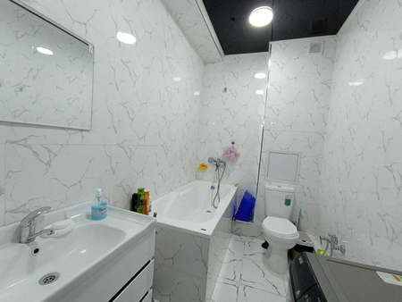 Продаётся 2 ком. квартира в Мирзо-Улугбекском районе Эко Базар КР