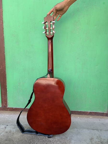 Classic gitara razmeri 38 olinganiga 1 oy ham bolmadi