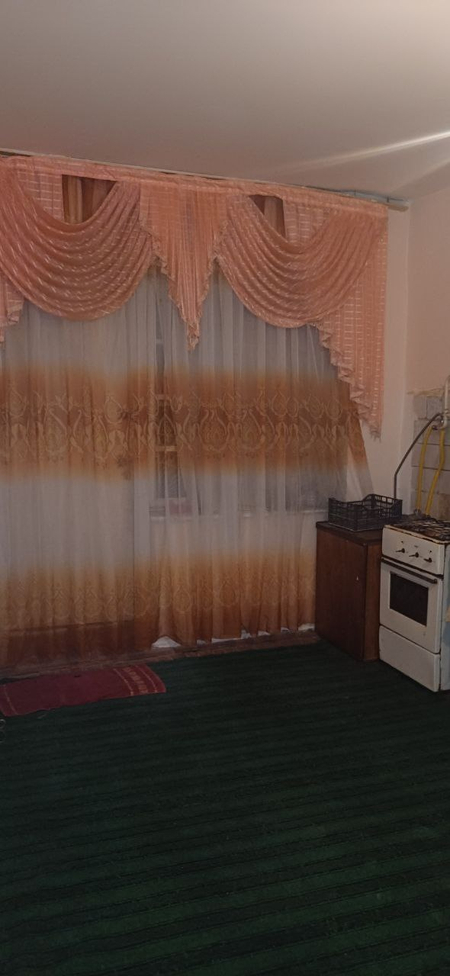16-maktab yonidagi dom.1 xonali ijaraga beriladi