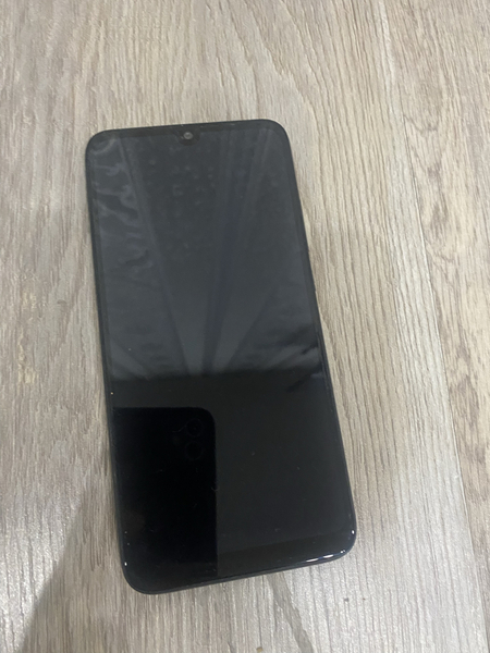 Redmi 7 sotiladi xolati yaxshi xamma narsasi radnoy
