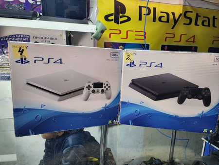 Продается игровой консол Sony Playstation 4 slim
