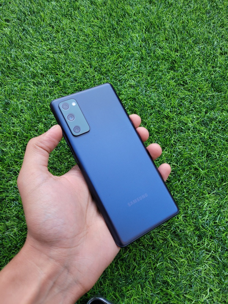 Samsung Galaxy S20 FE (Fan Edition). Snapdragon 865. OzU 6/128 GB.