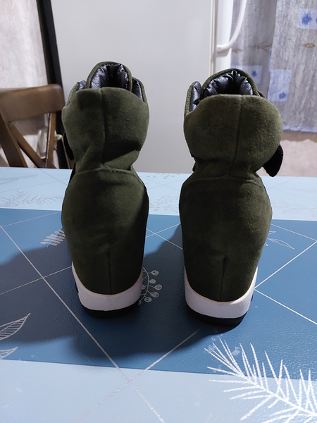 Отличные Сникеры, разм. 37 (24см)