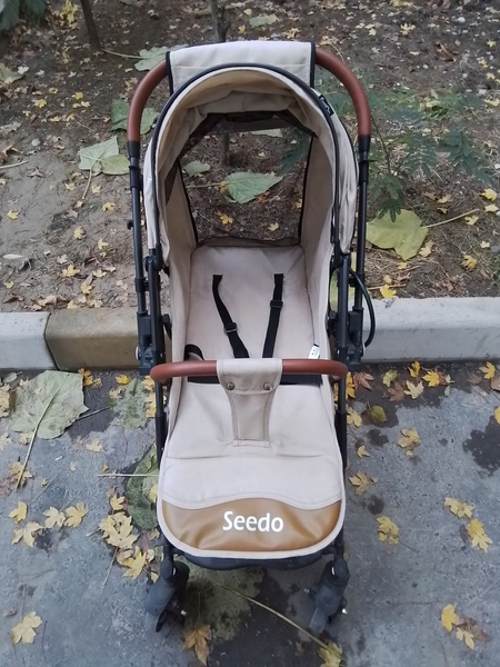 Продаётся прогулочная коляска Seedo