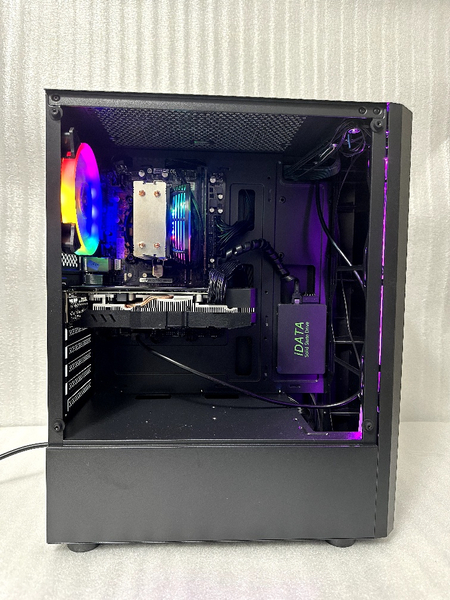 Игровой кейс
Плата B360
i3 9-покаления
Видеокарта Rx 580 8gb 256 bit
D