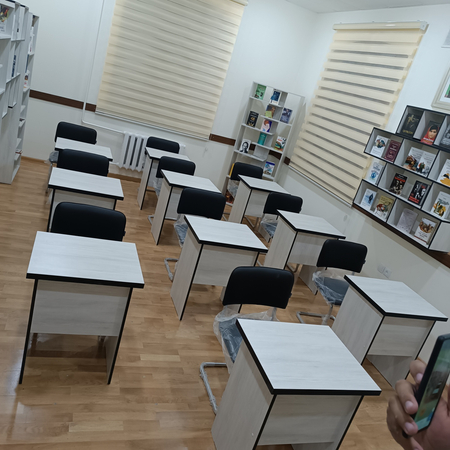 Kitob javoni partalar shkaflar zamonaviy uslubda kutupxona