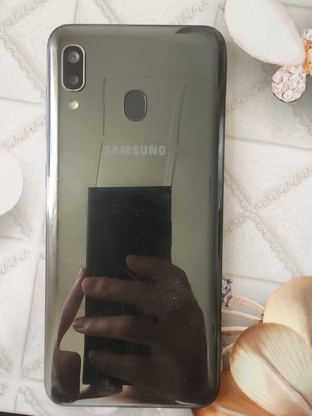 Samsung galaxy a20 3/32 gb