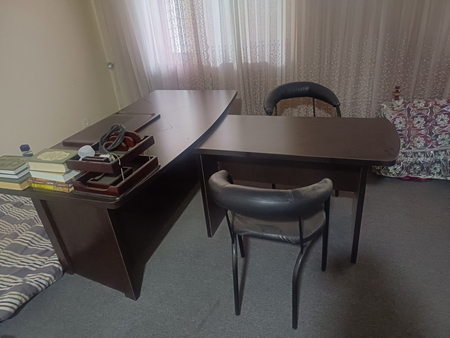 Офисный стол + кожаный кресло