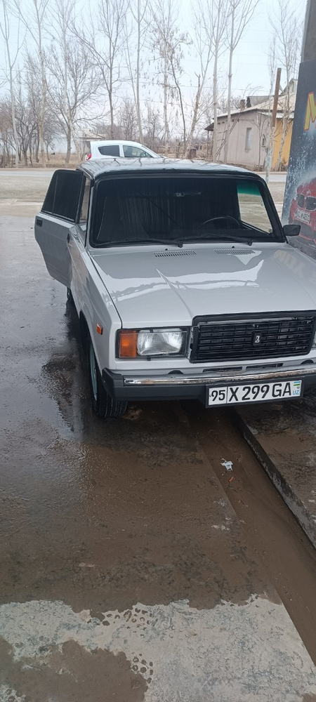 Lada 2107 sotiladi