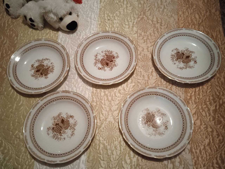 Старинный, немецкий, фарфоровый столовый сервиз.