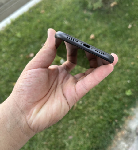 Iphone 11 sotiladi bez karopka xolat zor 128tali yomkst 100 usiliny