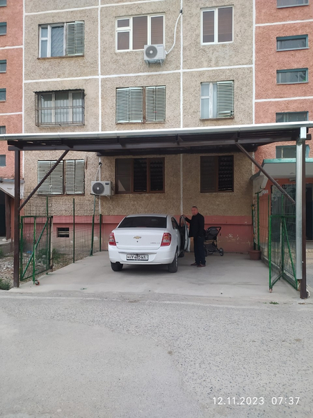 Zakanalda 3xona 4xona qilingan 1 etaj 2 ta sanuzel, 4xona podval,