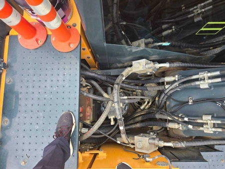 Ekskvator Hyundai HW210