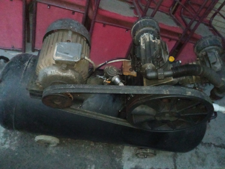 Kompressor sotaman