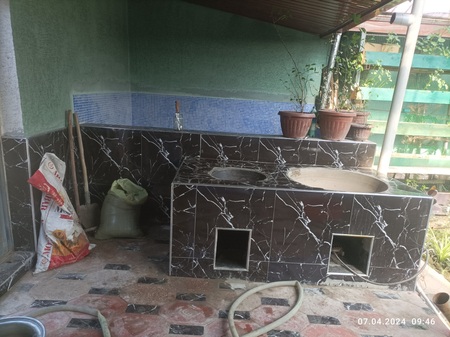 Зарангари файз кафе олдидаги 2 сотихли котедж  сотилади.60000$