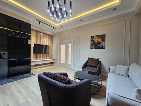 Срочно продается 3х ком. кв-ра в новостройке,ор-р:Алайский рынок, 80м2