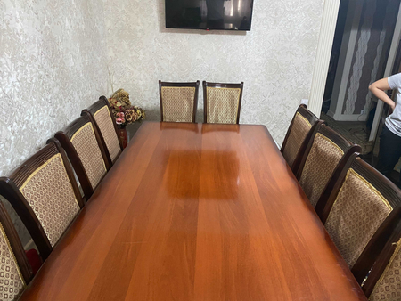 Продаётся стол и стулья