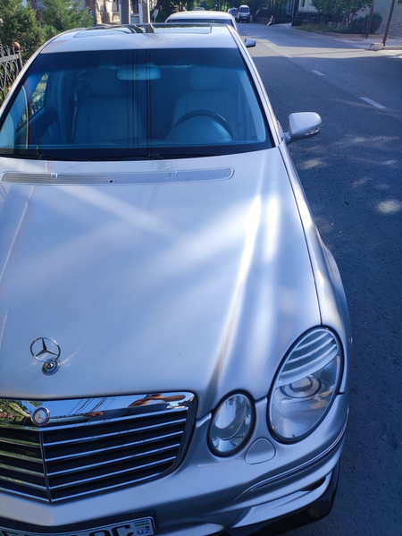 Mercedes benz w211