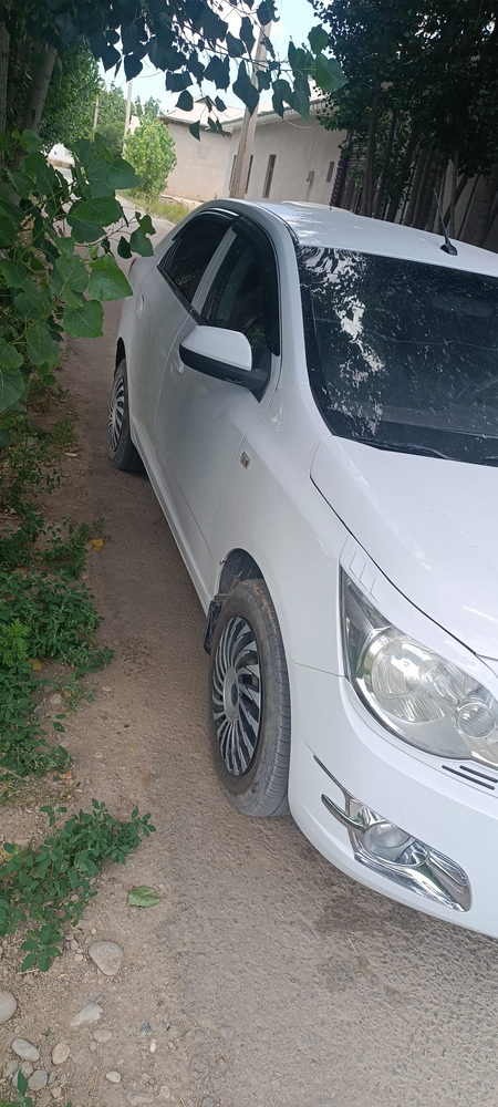 Cobalt avto mashinasi 2014 yili oq 380.000 halol probek