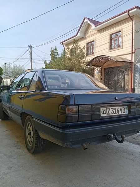 Ауди 100 с3.       .