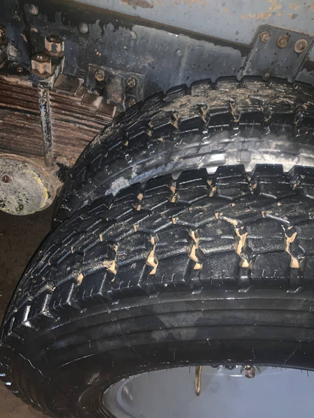 Kamaz yili 1990 ishlab turgan moshina