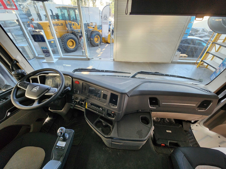 Тягач Sinotruk Howo Max 4x2 CNG на метан газе Пневмоподушка  АТ