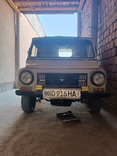 Luaz mashina sotiladi