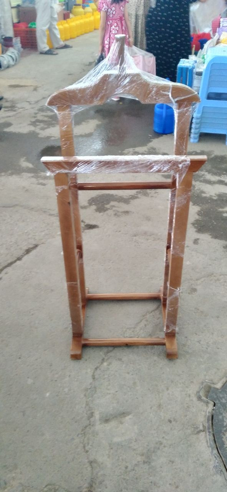 Gardirobni veshilka sifatli zur