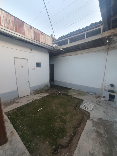Nazarbek pochtada 2 xonali uy. Tayyor yawasa boladi.