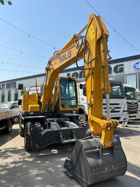 Колесный экскаватор SDLG  E7150F  (от компании VOLVO)