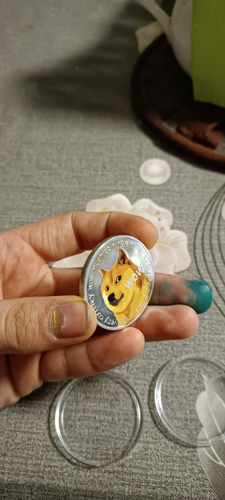 Продам Сувенир монету