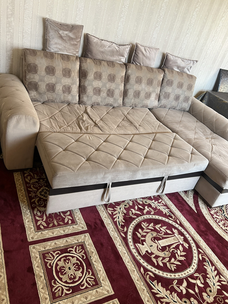 Диван угловой с подушками