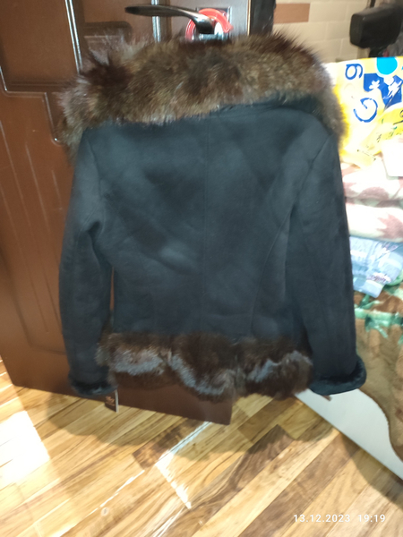 Продам дубленку новую.