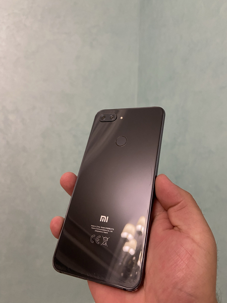 Mi 8 lite 64 gb.