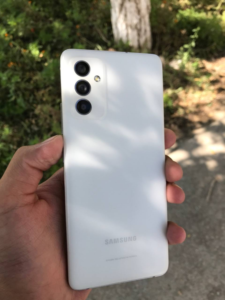 Samsung galaxy a82