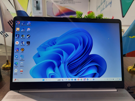 Hp core i3 11 pokoleniya  8/512Gb ideal holatda
