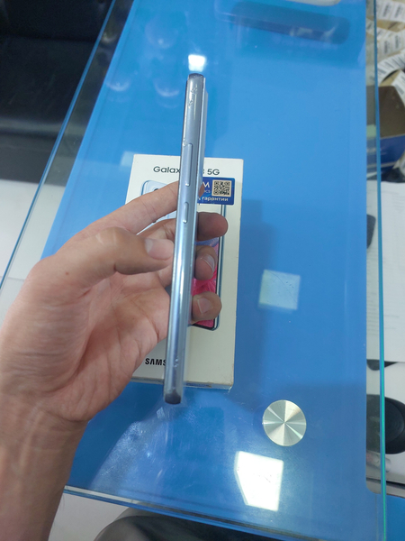 Samsung A53.  8 128gb