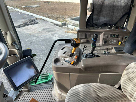 Трактор John Deere 6155M (155 л.с.)